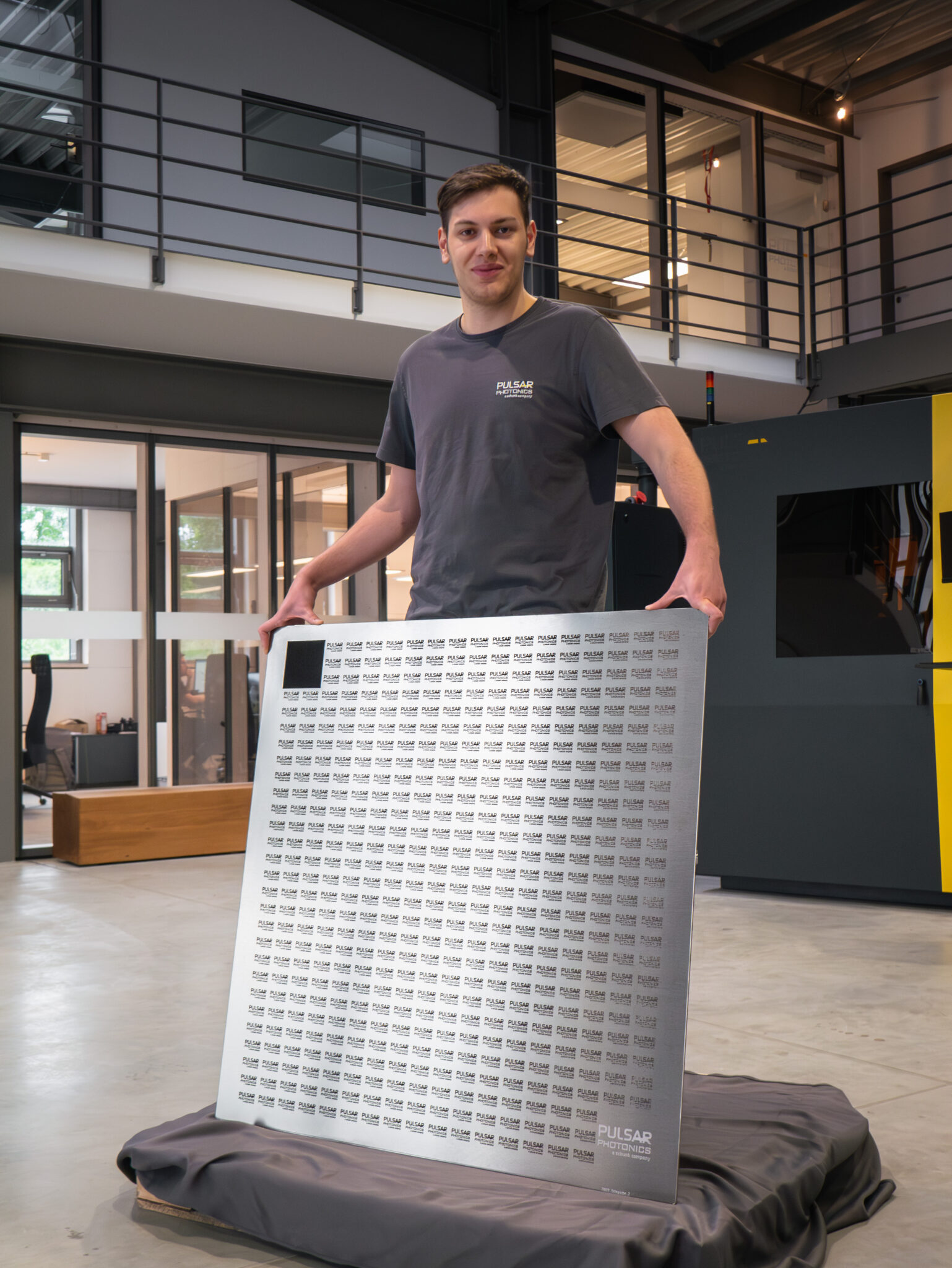 RDX 2800 - Large-scale laser micromachining - Pulsar Photonics